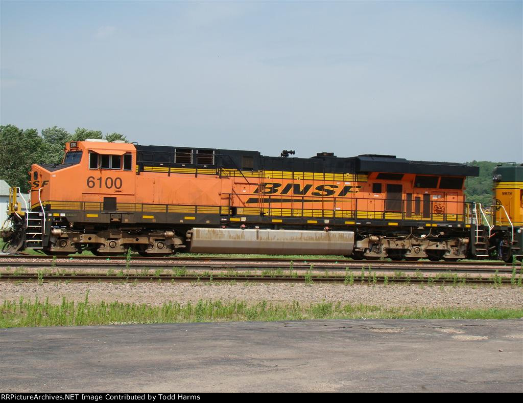 BNSF 6100